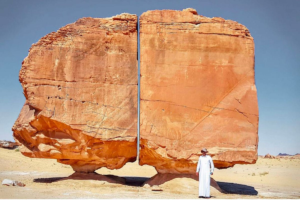 The Incredible Al-Naslaa Rock: A Geological Marvel in Saudi Arabia ...